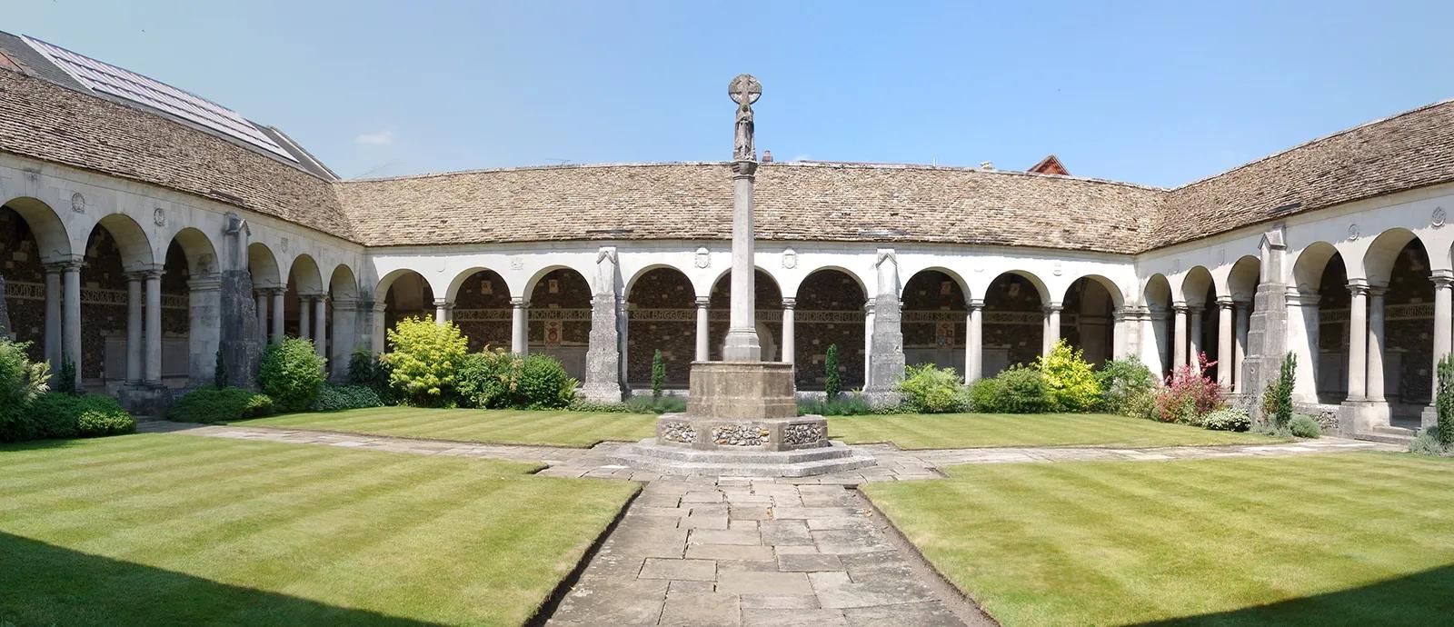 Claustro: Espiritualidad Y Arquitectura En La Iglesia | Iglesia Del Pilar